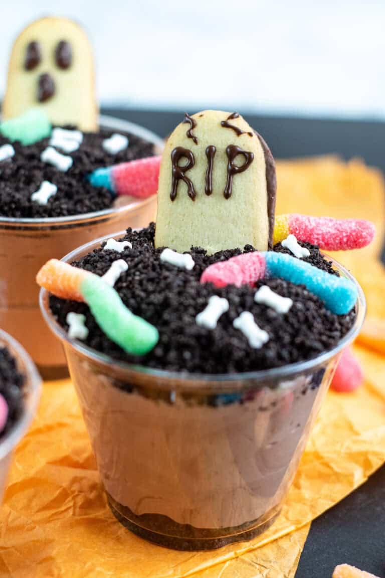 Halloween Dirt Pudding Dessert - Cook Clean Repeat