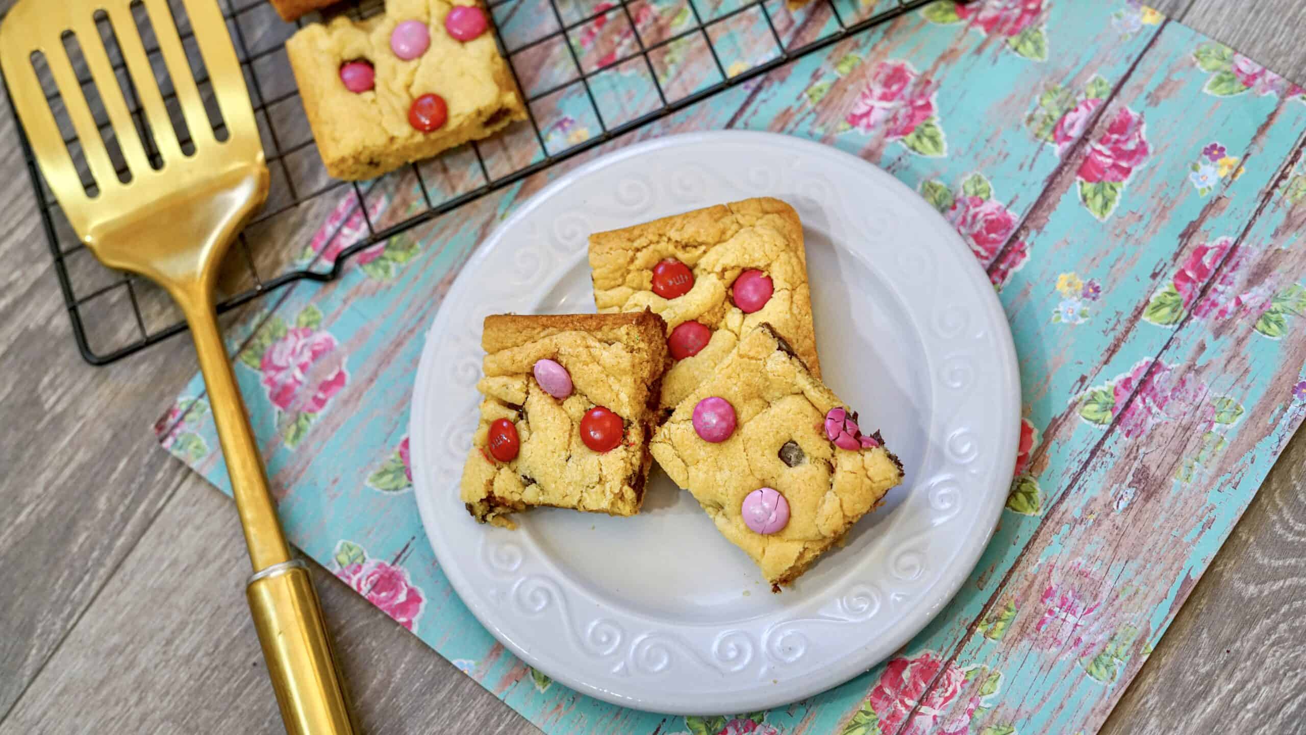 Valentine Cookie Bars - Cook Clean Repeat
