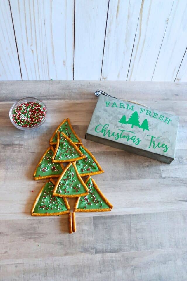 Christmas Tree Pretzels - Cook Clean Repeat
