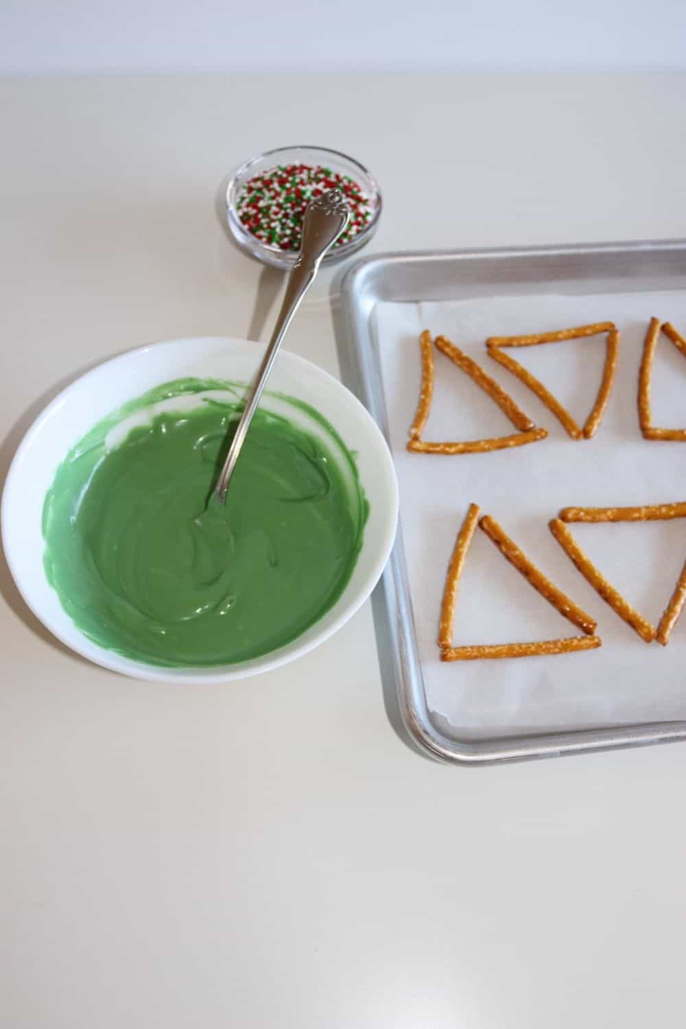 Christmas Tree Pretzels - Cook Clean Repeat