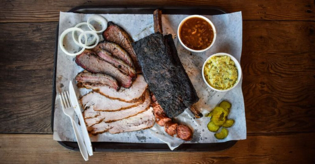 10 Legendary Retro BBQ Spots In Texas Serving Endless Platters